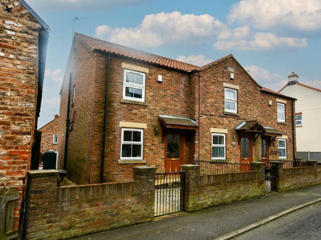 3 bedroom terraced bungalow for sale