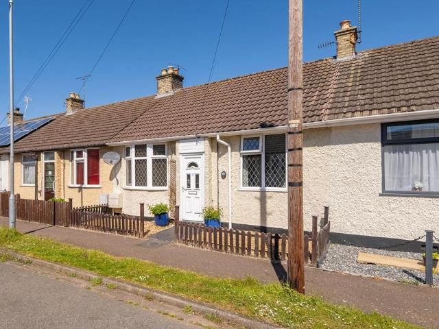 3 bedroom terraced bungalow for sale