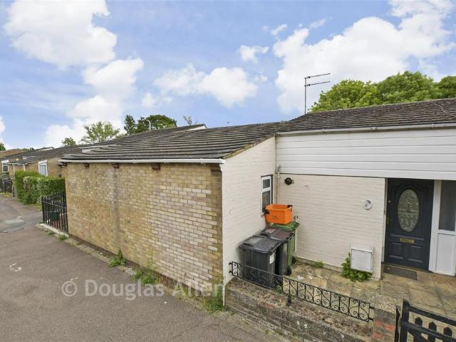 3 bedroom terraced bungalow for sale