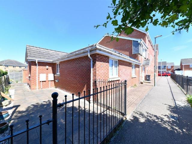 3 bedroom terraced bungalow for sale