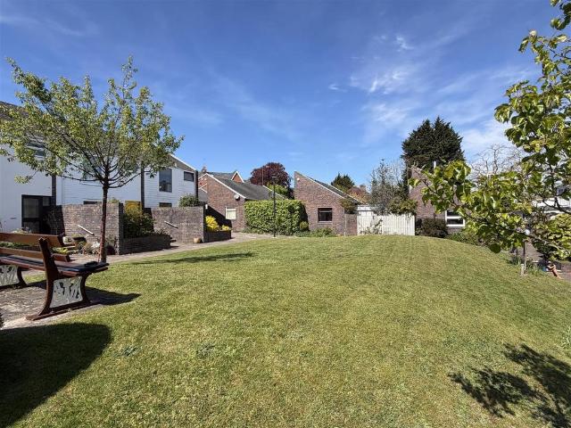 3 bedroom terraced bungalow for sale