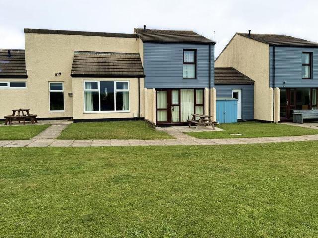 3 bedroom terraced bungalow for sale