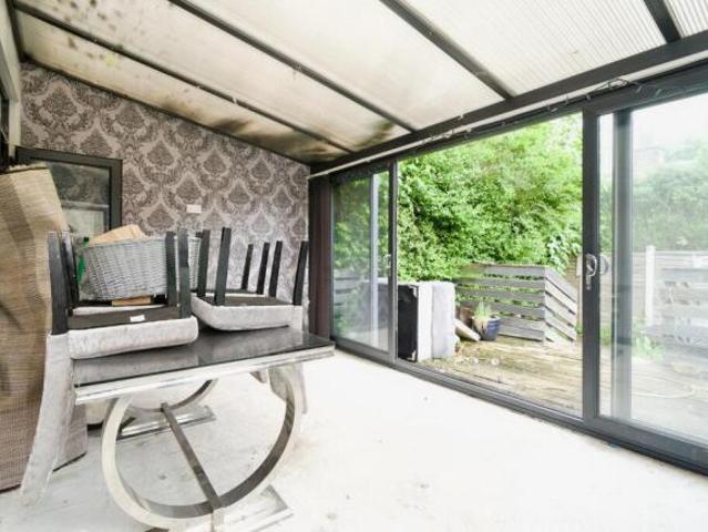 3 bedroom terraced bungalow for sale in Farfield Road, Huddersfield, HD5