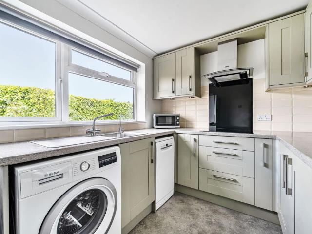 3 bedroom terraced bungalow for sale in Meon Walk, Basingstoke, RG21
