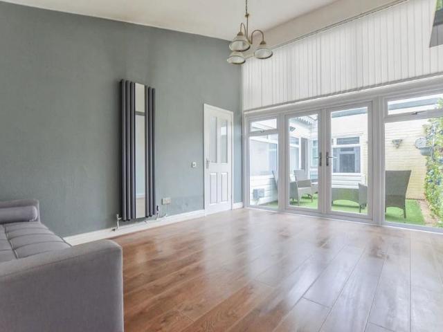 3 bedroom terraced bungalow to rent