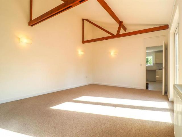 3 bedroom terraced bungalow to rent