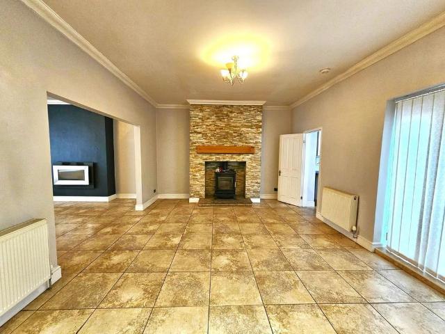 3 bedroom terraced bungalow to rent