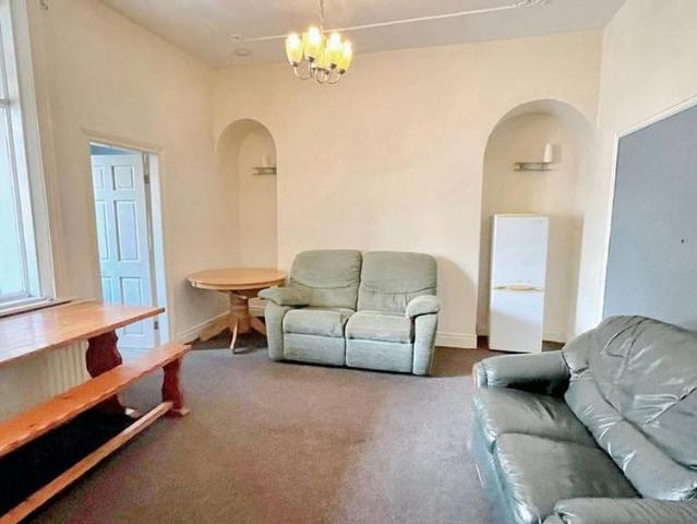3 bedroom terraced bungalow to rent