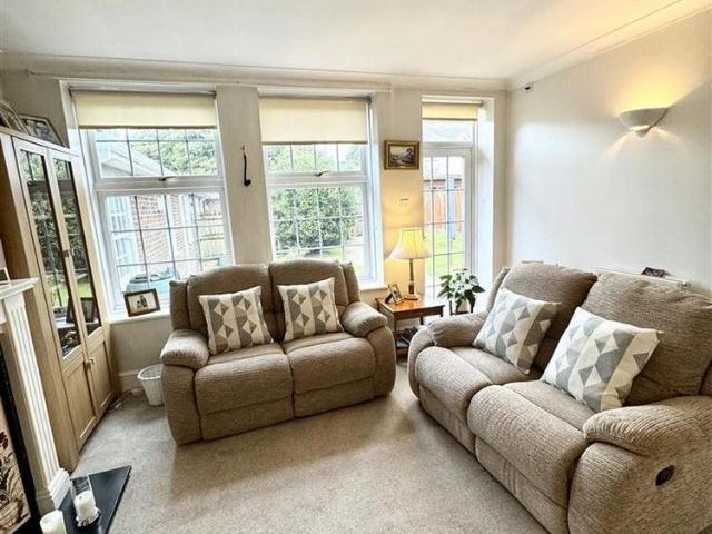 3 bedroom terraced bungalow to rent