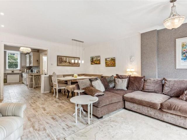 3 bedroom terraced bungalow to rent