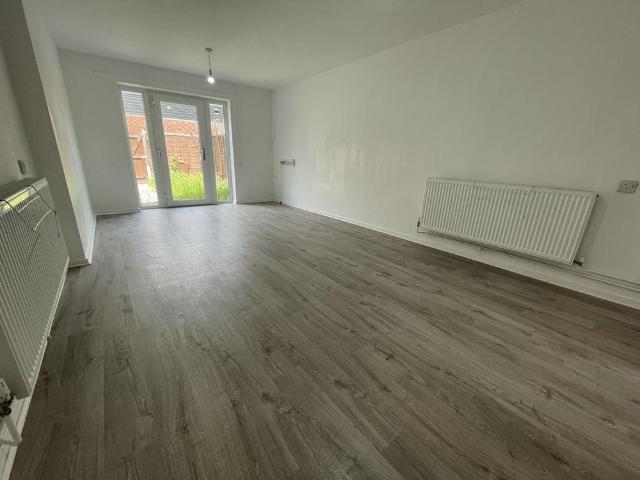3 bedroom terraced bungalow to rent