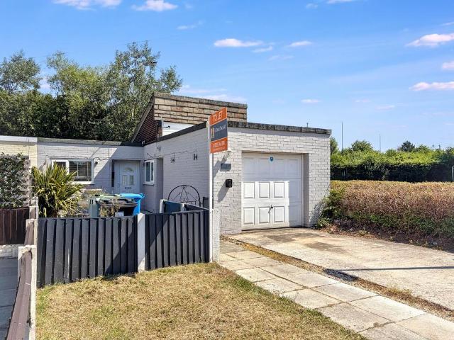 3 bedroom terraced bungalow to rent