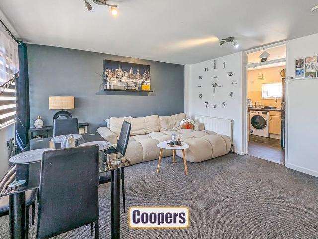 3 bedroom terraced bungalow to rent