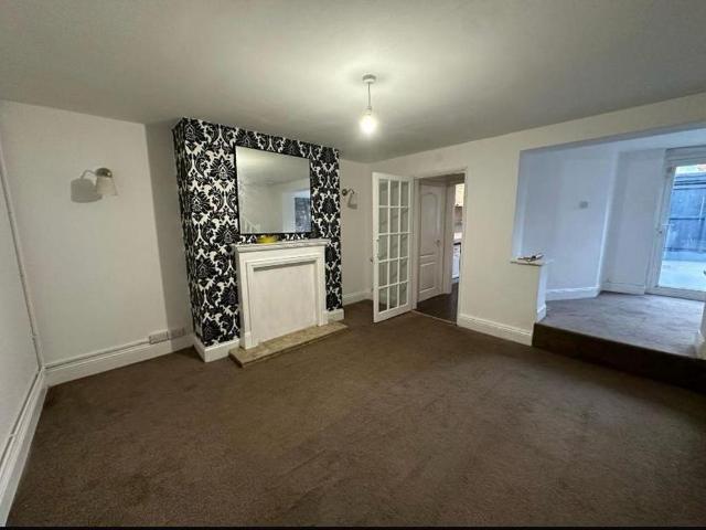 3 bedroom terraced bungalow to rent