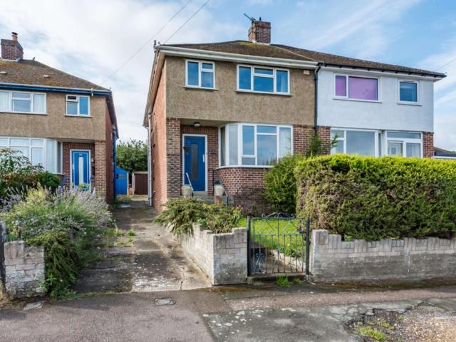 3 bedroom Terraced for rent in Maple Close, Botley OX2 9DZ