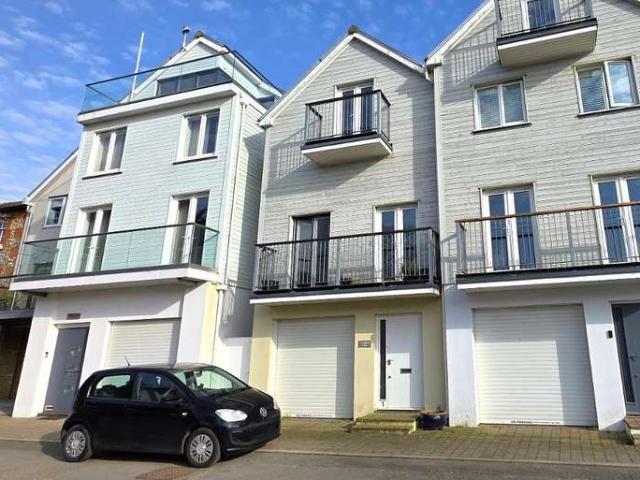 3 Bedroom Terraced House