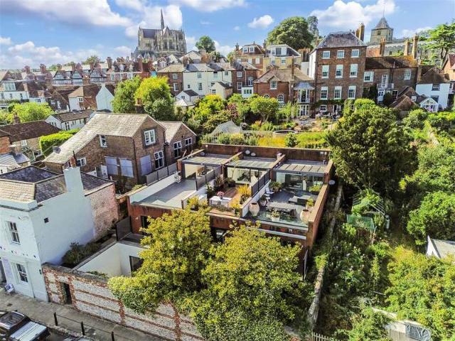 3 Bedroom Terraced House