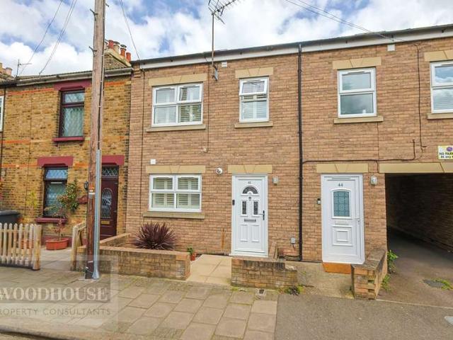 3 Bedroom Terraced House