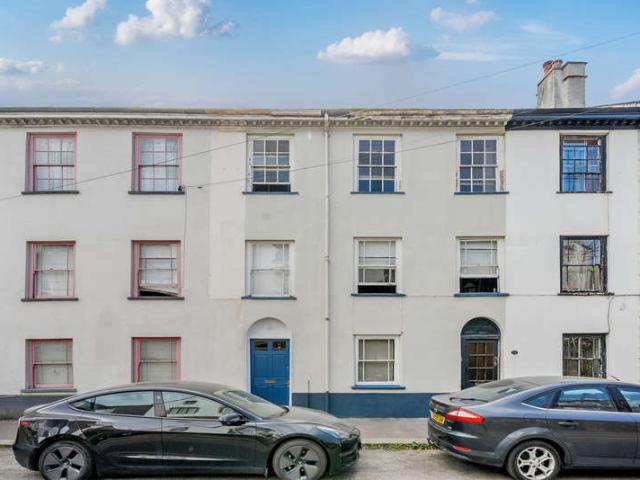 3 Bedroom Terraced House