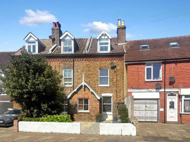 3 Bedroom Terraced House