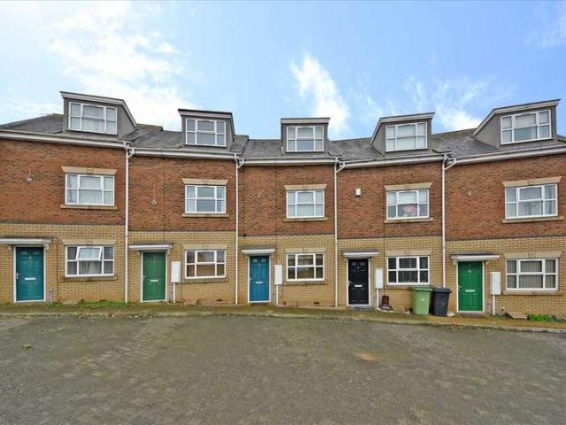 3 Bedroom Terraced House