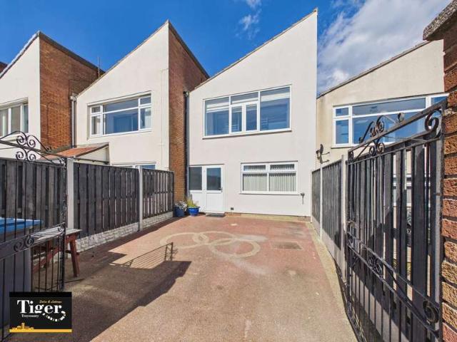 3 Bedroom Terraced House