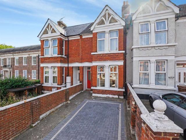 3 Bedroom Terraced House