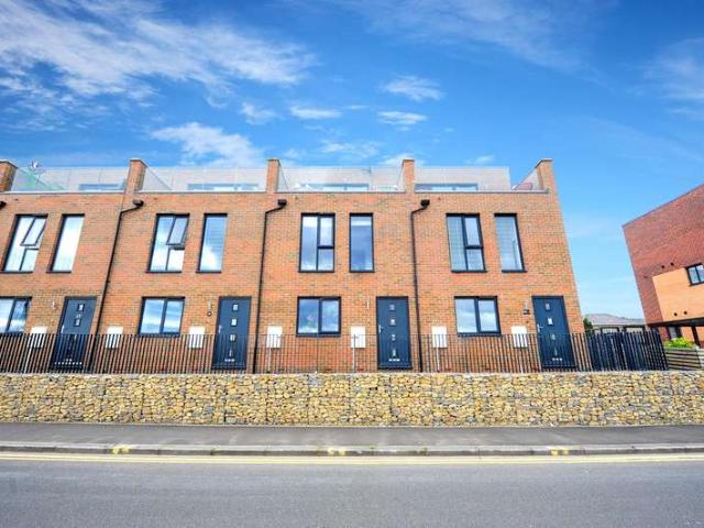 3 Bedroom Terraced House