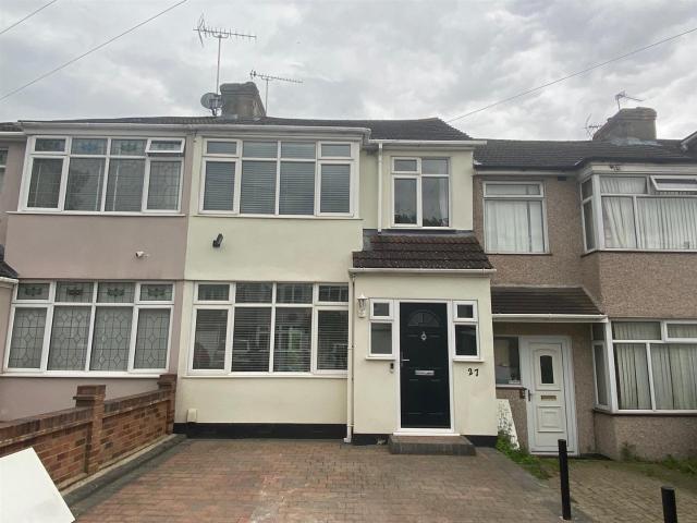 3 Bedroom Terraced House for rent at Primrose Glen, Hornchurch