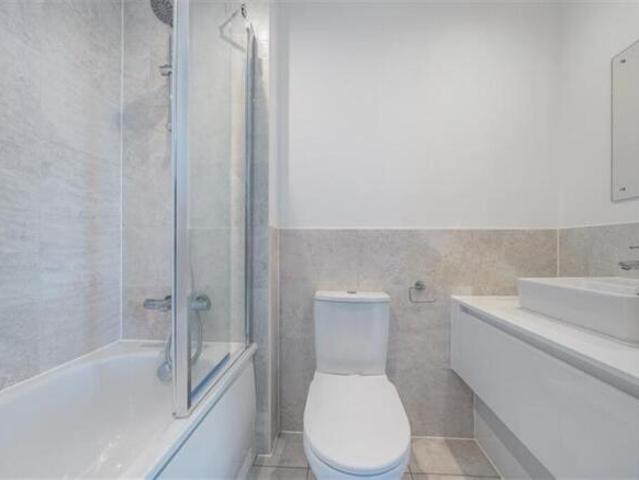 3 bedroom terraced house for rent in 3 bedroom Terraced House in Upton Hall Crescent, Upton, Northampton, NN5
