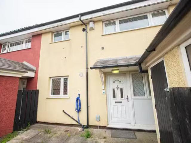 3 bedroom terraced house for rent in 114 Patrington Garth, Hul.