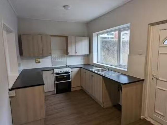 3 bedroom terraced house for rent in 16 Hawthorne Terrace, Fer.