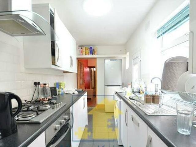 3 bedroom terraced house for rent in 2023 2024 ACADEMIC YEAR Delightful 3 Bedroom Student House on M