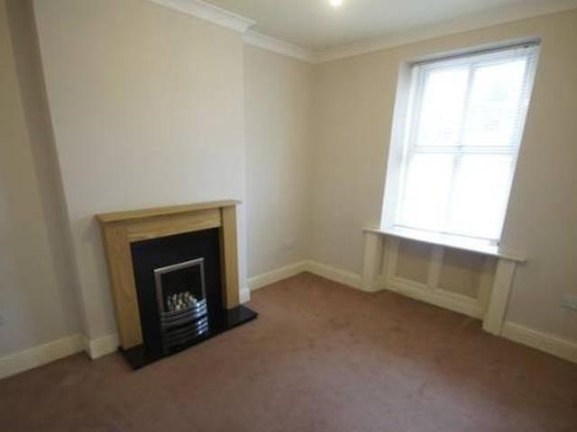 3 bedroom terraced house for rent in 2 RECEPTION ROOMS Norfolk St Glossop SK13 7QU SK13