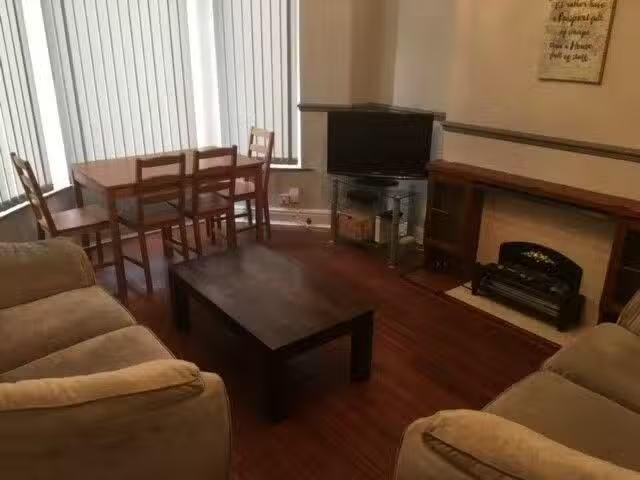 3 bedroom terraced house for rent in 3/4 Bedroom House, Gainsb.