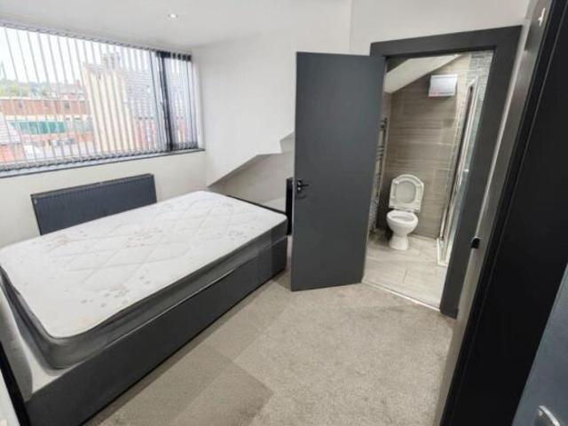 3 bedroom terraced house for rent in 7 Harold Mount, LS6