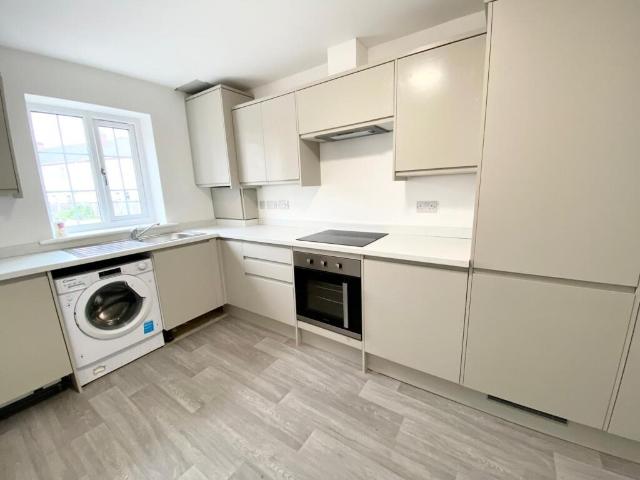 3 bedroom terraced house for rent in 48 Kiln Court, DN3