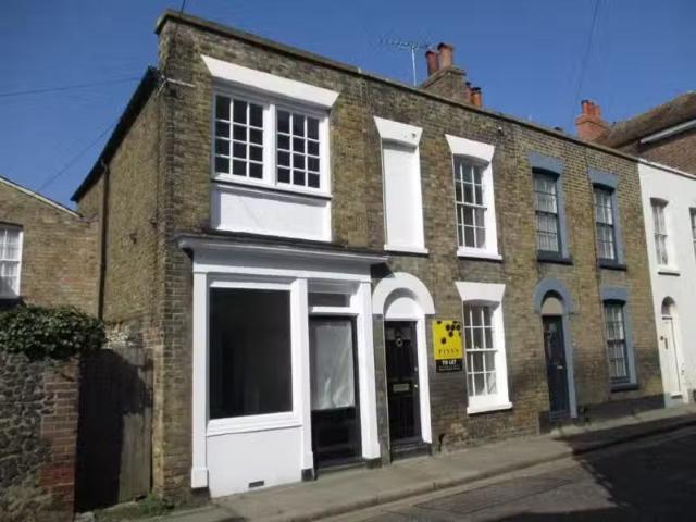 3 bedroom terraced house for rent in 50 52 High Street, Sand.