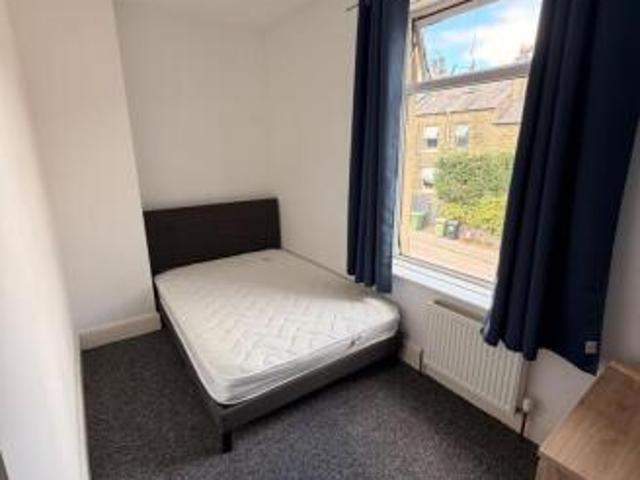 3 bedroom terraced house for rent in 57 Cross Lane, Newsome, Huddersfield, HD4