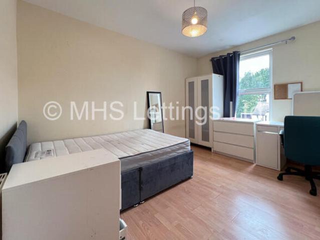 3 bedroom terraced house for rent in 5 Newport Mount, Leeds, LS6 3DB, LS6