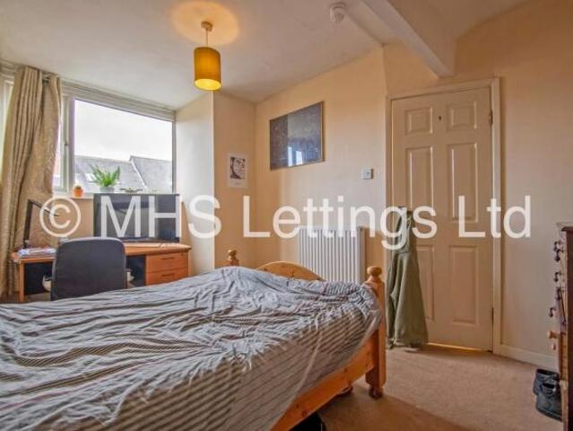 3 bedroom terraced house for rent in 67 Beechwood Terrace, Leeds, LS4 2NG, LS4