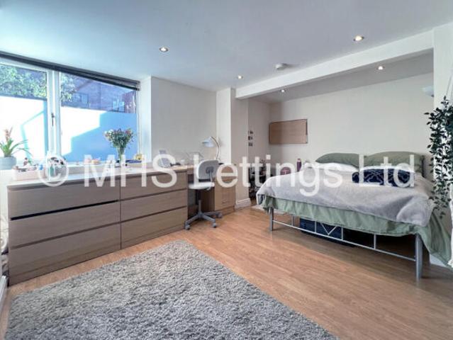 3 bedroom terraced house for rent in 9 Beechwood Grove, Leeds, LS4 2LT, LS4
