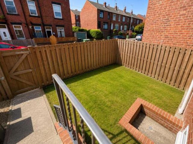 3 bedroom terraced house for rent in Cow Close Road, Farnley, West Yorkshire, LS12