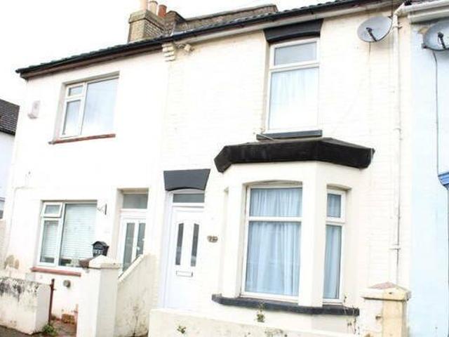 3 bedroom terraced house for rent in Cobden Road Chatham ME4