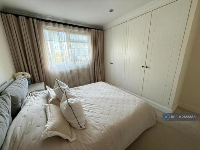 3 bedroom terraced house for rent in College Gardens, London, SW17