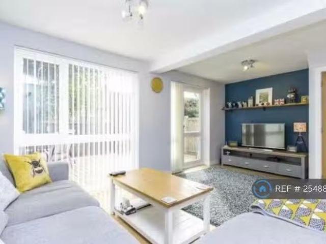 3 bedroom terraced house for rent in Concorde Drive, Bristol.