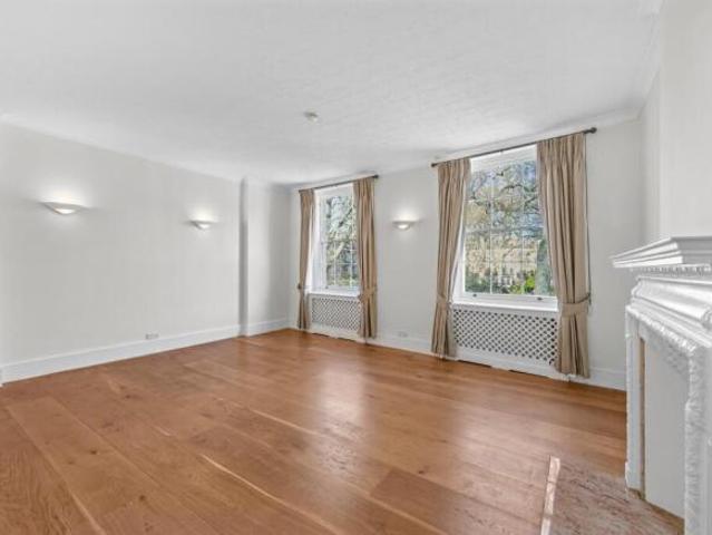 3 bedroom terraced house for rent in Connaught Square, Hyde Park, W2