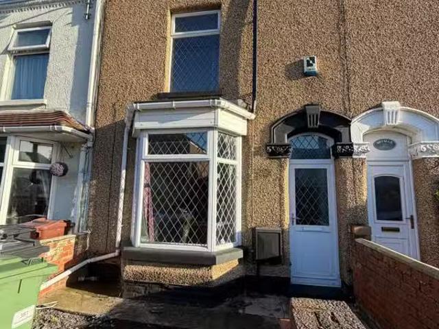 3 bedroom terraced house for rent in Convamore Road, Grimsby.