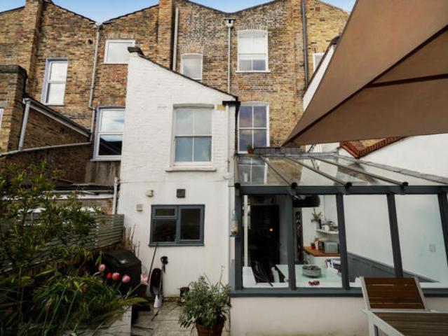 3 bedroom terraced house for rent in Cornwallis Road, Holloway, N19