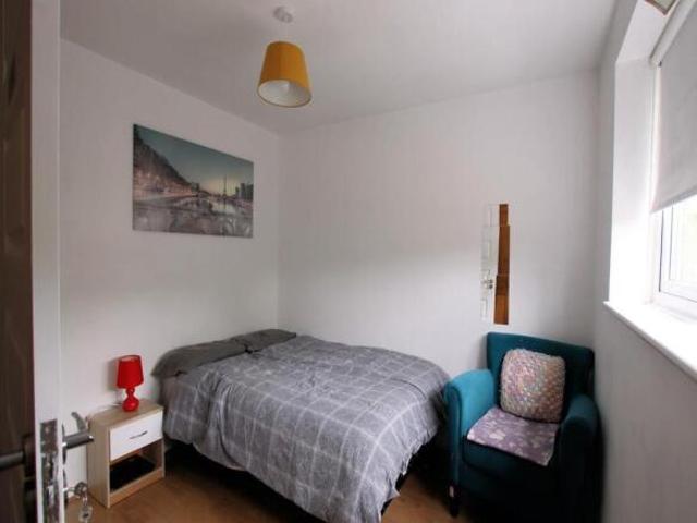 3 bedroom terraced house for rent in Corwen Road, Tilehurst, Reading, RG30